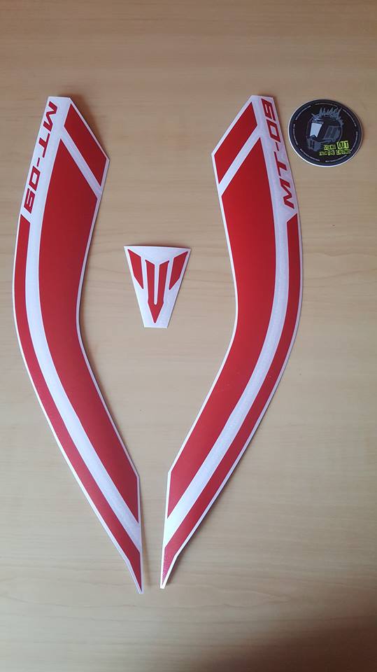 Yamaha MT-09 curve fuel tank stickers [M962] – Hooligan Stickers